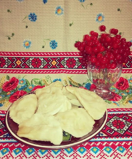 Varenyky with guelder rose berry filling | Ukrainian recipes