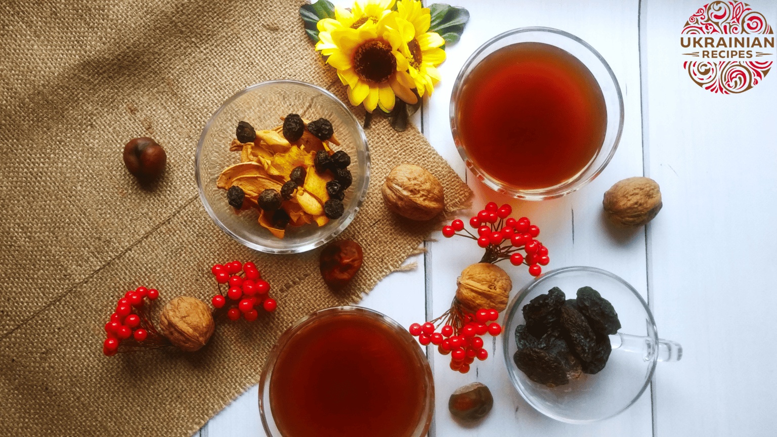 Dried fruit kompot | Ukrainian recipes